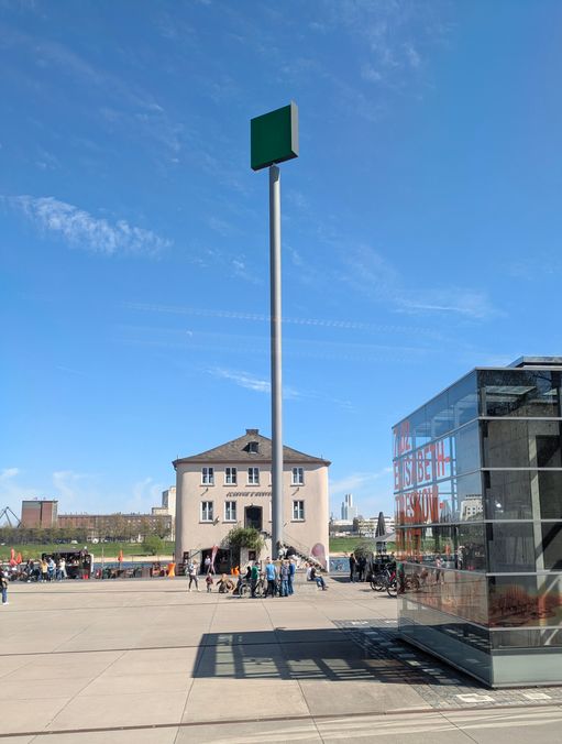 Das Kunstwerk „Leuchtturm“ von Lutz Fritsch auf dem Elisabeth-Treskow ...